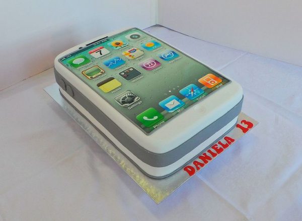 Iphone Shaped Custom Cakes - customcakesbakeryusa